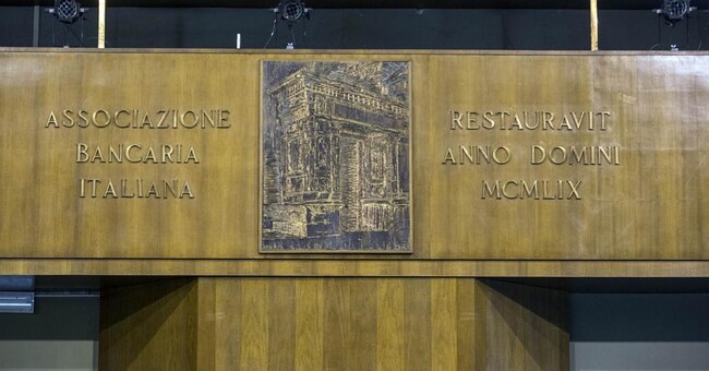 Bancari, Intesa ricuce con Abi sul contratto ma sul sindacale va avanti ... Bancari, Intesa ricuce con Abi sul contratto ma sul sindacale va avanti ...